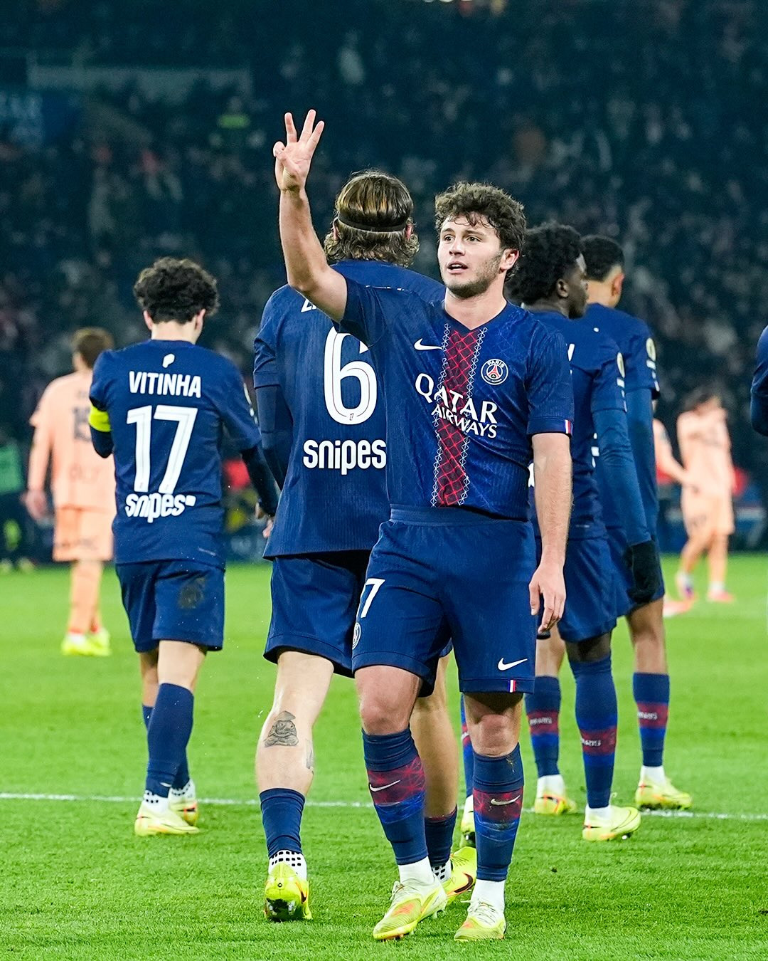 Korean star shines, PSG reclaims top spot