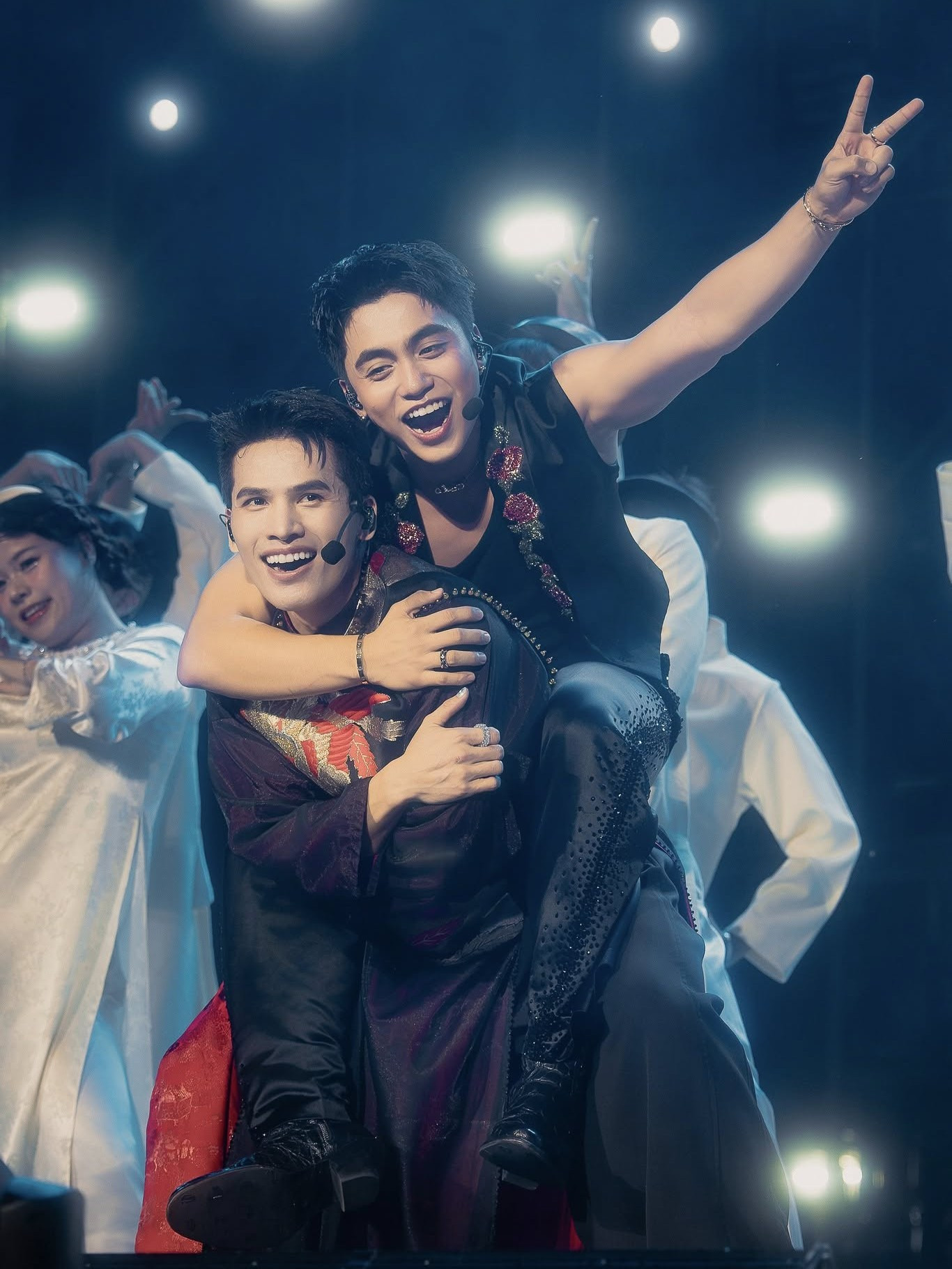 Quoc Thien elégedett azzal, amije van, Tien Dat „mosolyog a butaságon”