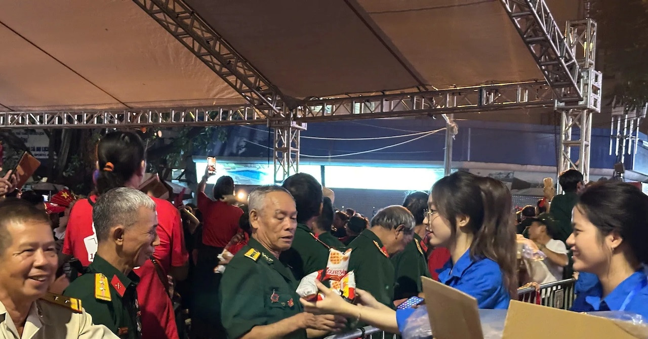 Chủ tịch UBND TP Hà Nội Trần Sỹ Thanh đối thoại với thanh niên