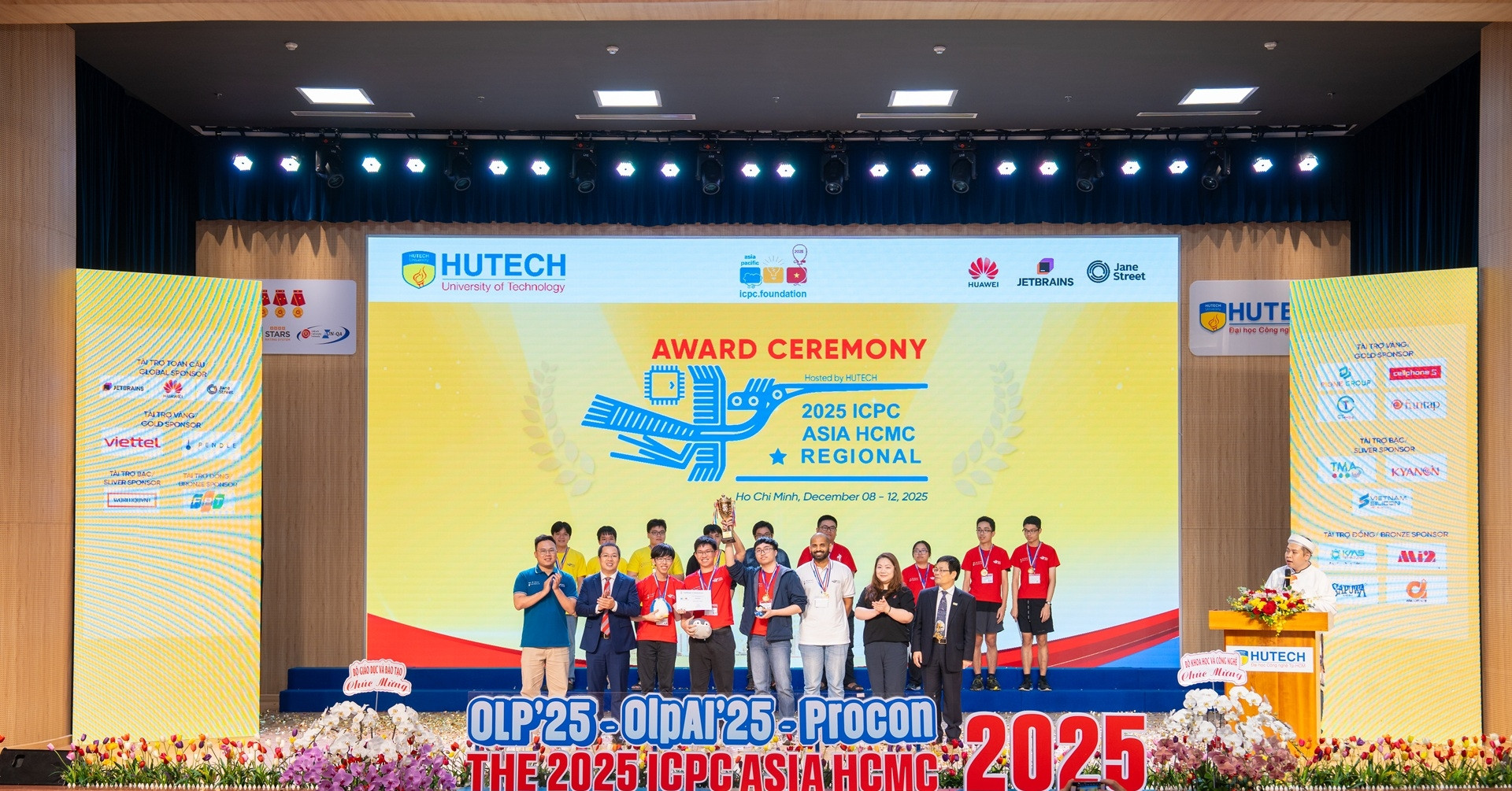 Dấu ấn phát triển khoa học, công nghệ, đổi mới sáng tạo của HUTECH năm 2025