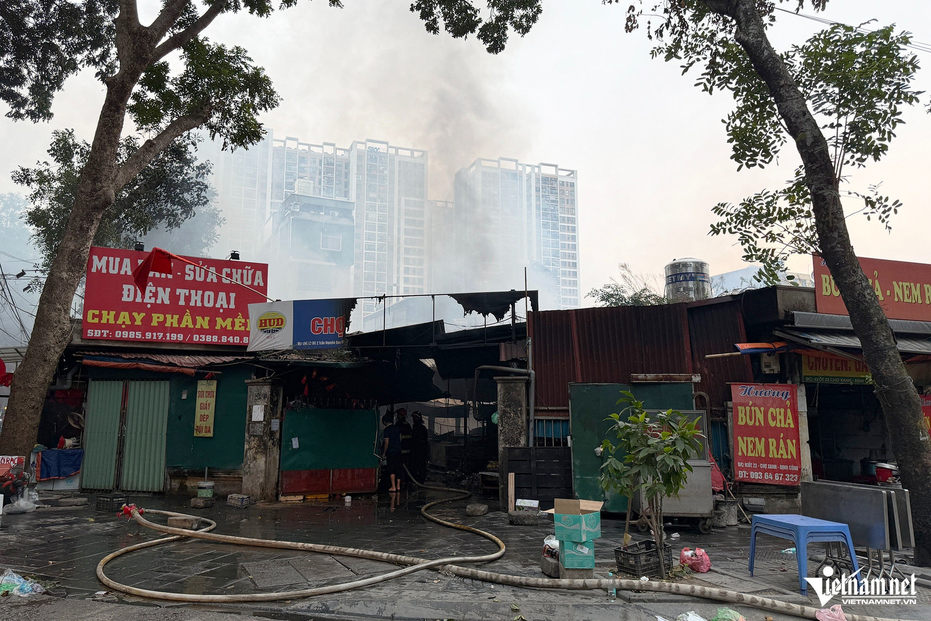 The scene at Xanh Market in Hanoi was devastated after a fire that ...