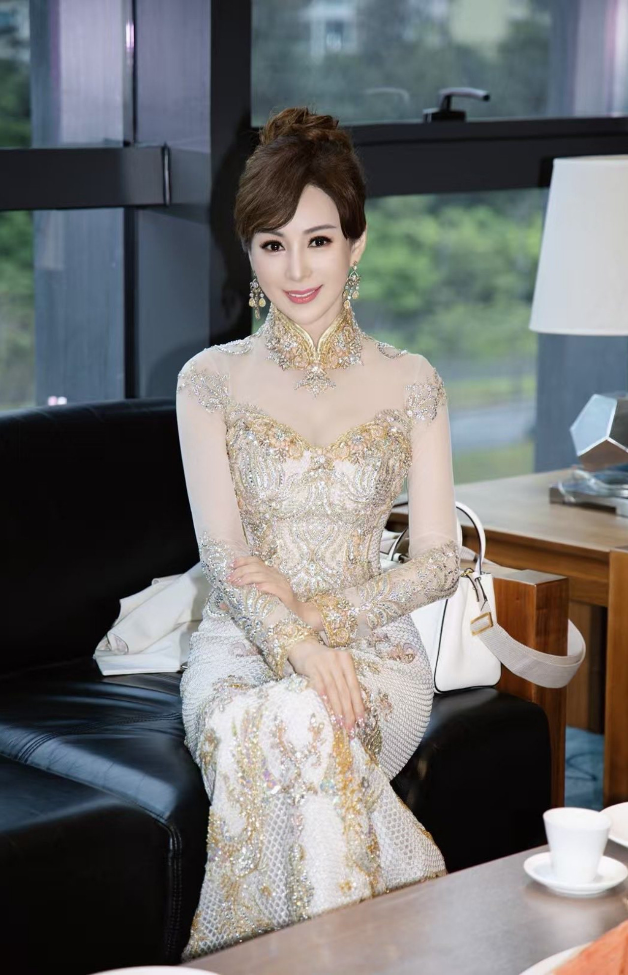 Hoa hậu La Lâm bị chồng đại gia ruồng bỏ, 12 năm vất vả làm mẹ đơn thân