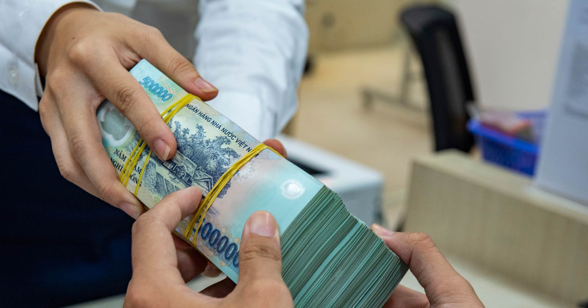 Cách tính số tiền lãi nhận được từ gửi tiết kiệm ngân hàng