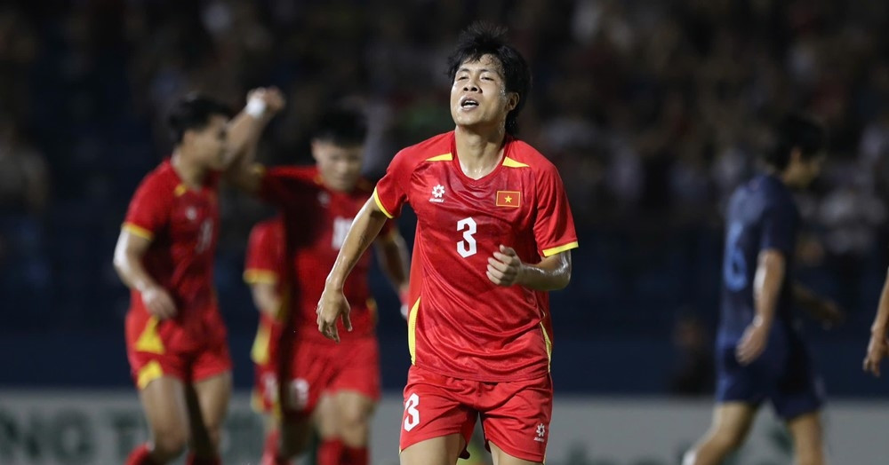 Video Văn Vĩ bắt vô-lê nâng tỷ số lên 2-0 cho ĐT Việt Nam