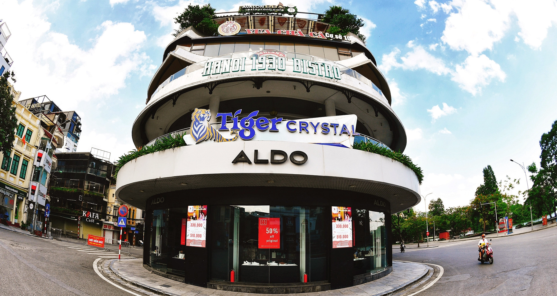 Việc phá bỏ 'Hàm cá mập' ở gần Hồ Gươm lẽ ra phải làm từ lâu