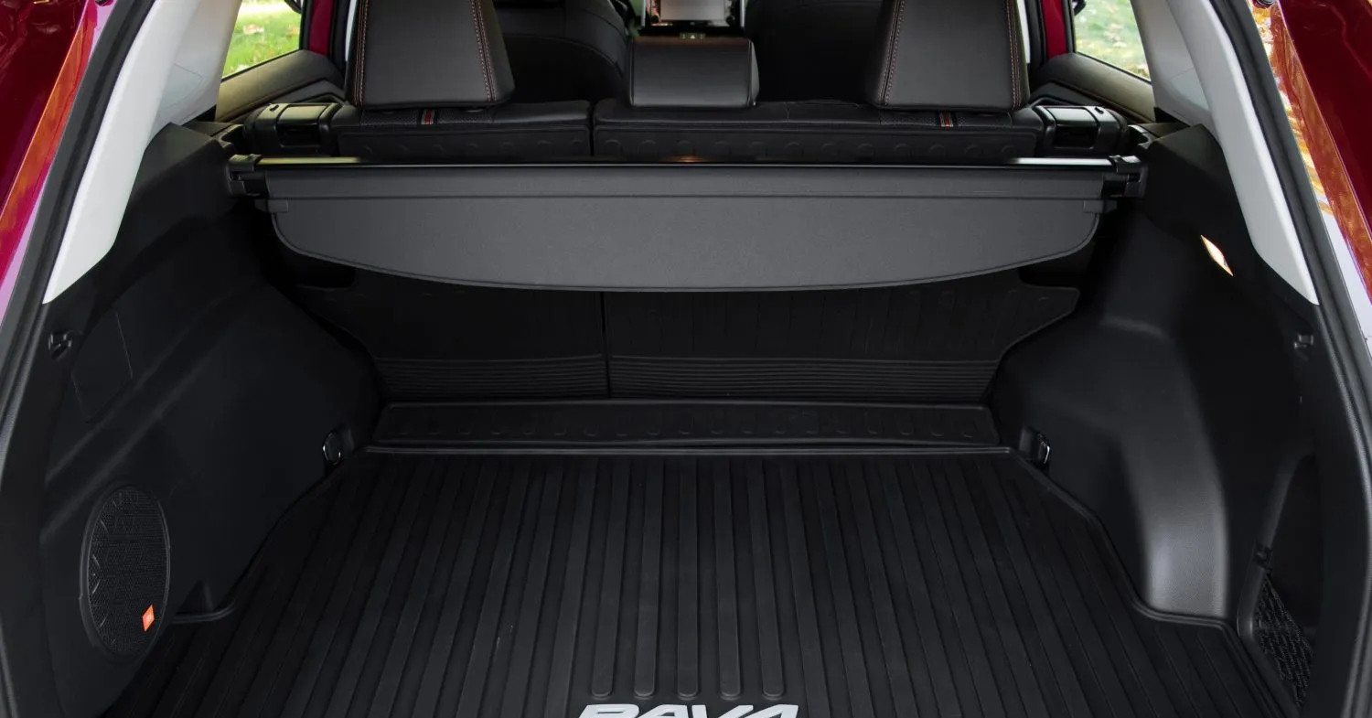 Cốp xe Toyota RAV4 có một tính năng tiện dụng mà nhiều người không biết