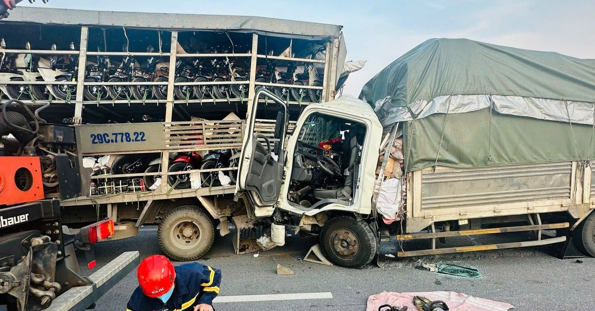 Tai nạn trên cao tốc qua Thanh Hóa, 2 người tử vong trong ca bin