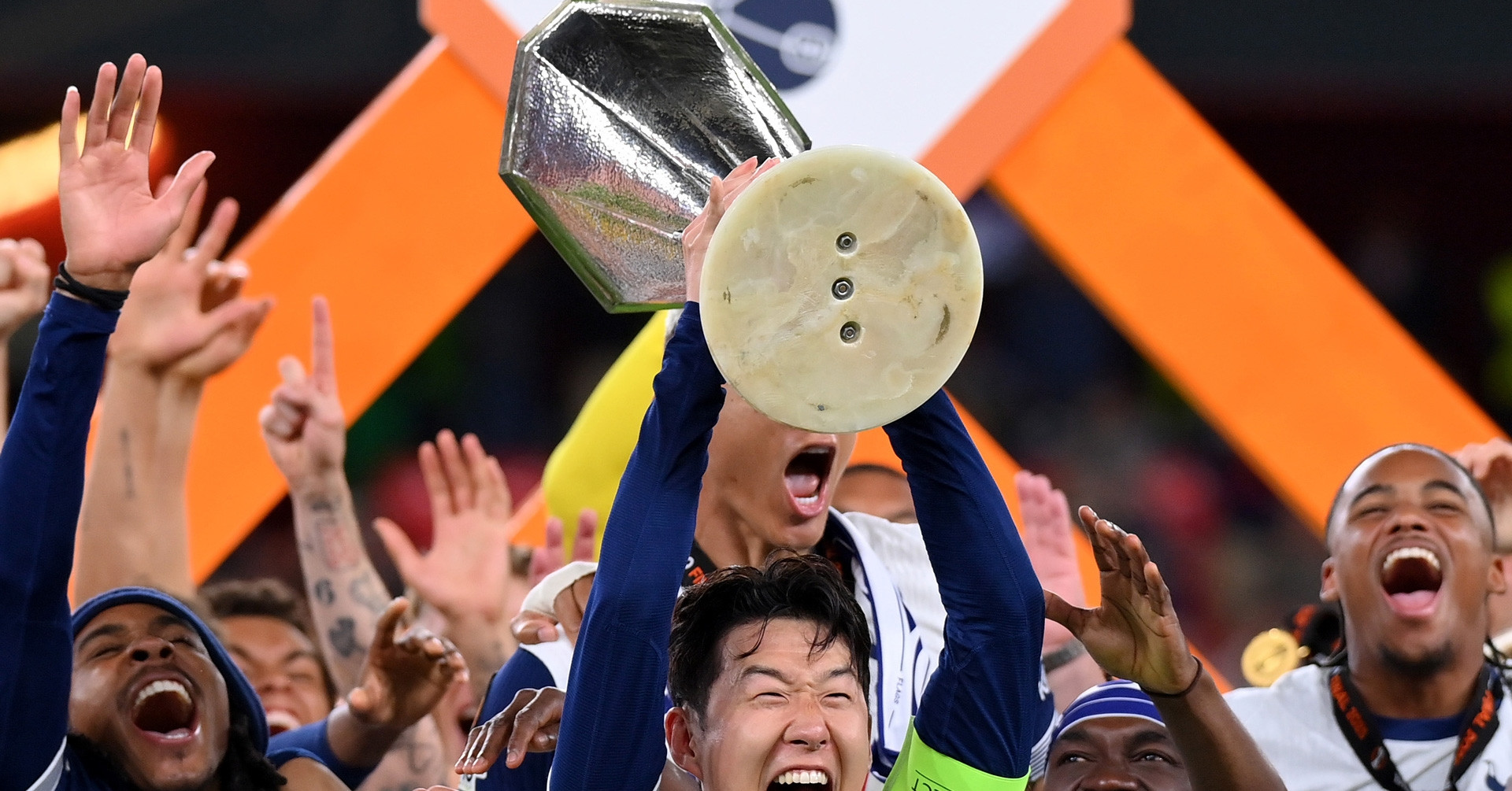 Tottenham hạ MU, vô địch Europa League: Công thức Mourinho