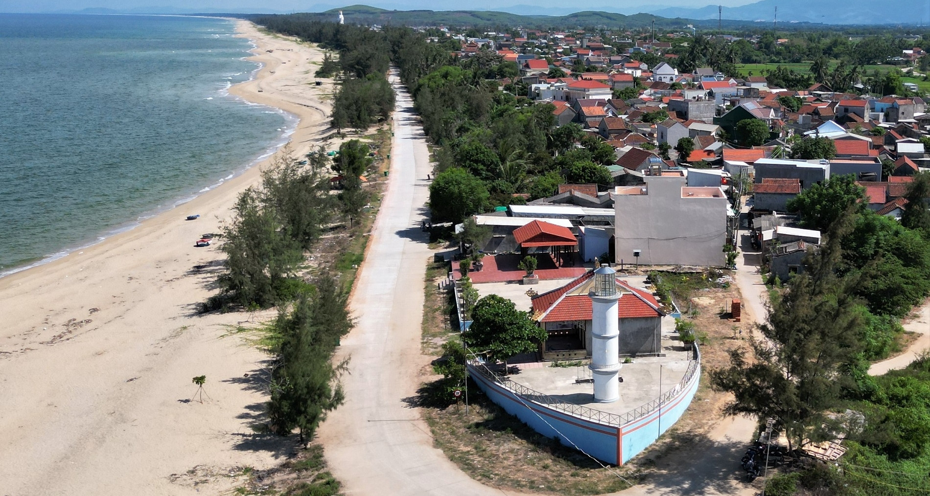 Cận cảnh tuyến đường ven biển 1,7 km khiến 9 cán bộ, giám đốc 'ngã ngựa'