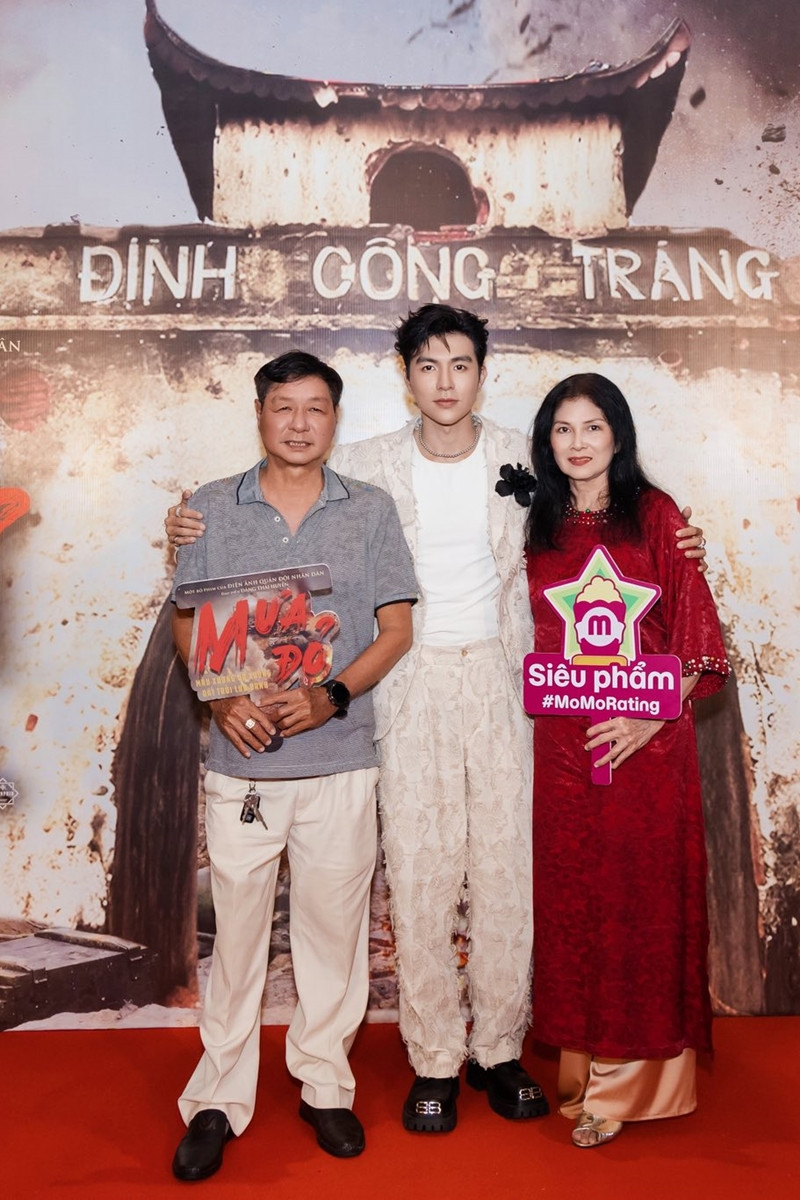 Mỹ nam 6 múi cao 1m78 hot nhất phim Mưa đỏ là ai?