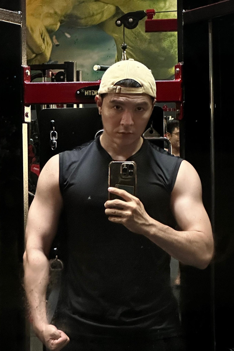 Mỹ nam 6 múi cao 1m78 hot nhất phim Mưa đỏ là ai?