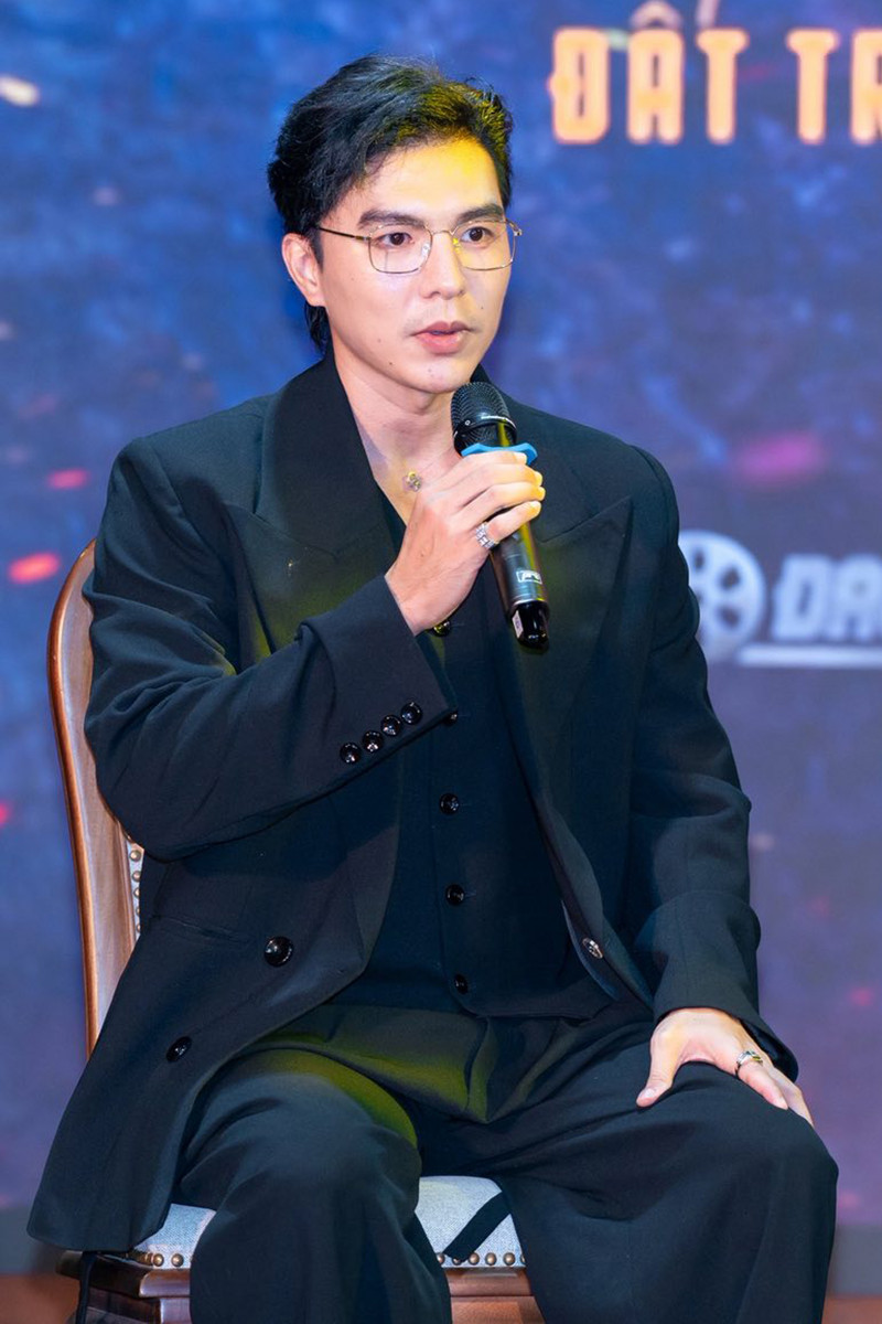 Mỹ nam 6 múi cao 1m78 hot nhất phim Mưa đỏ là ai?