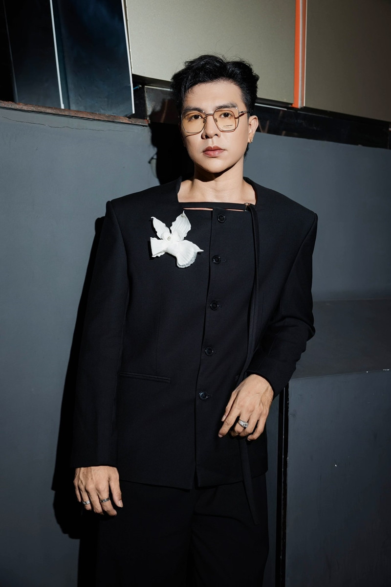 Mỹ nam 6 múi cao 1m78 hot nhất phim Mưa đỏ là ai?