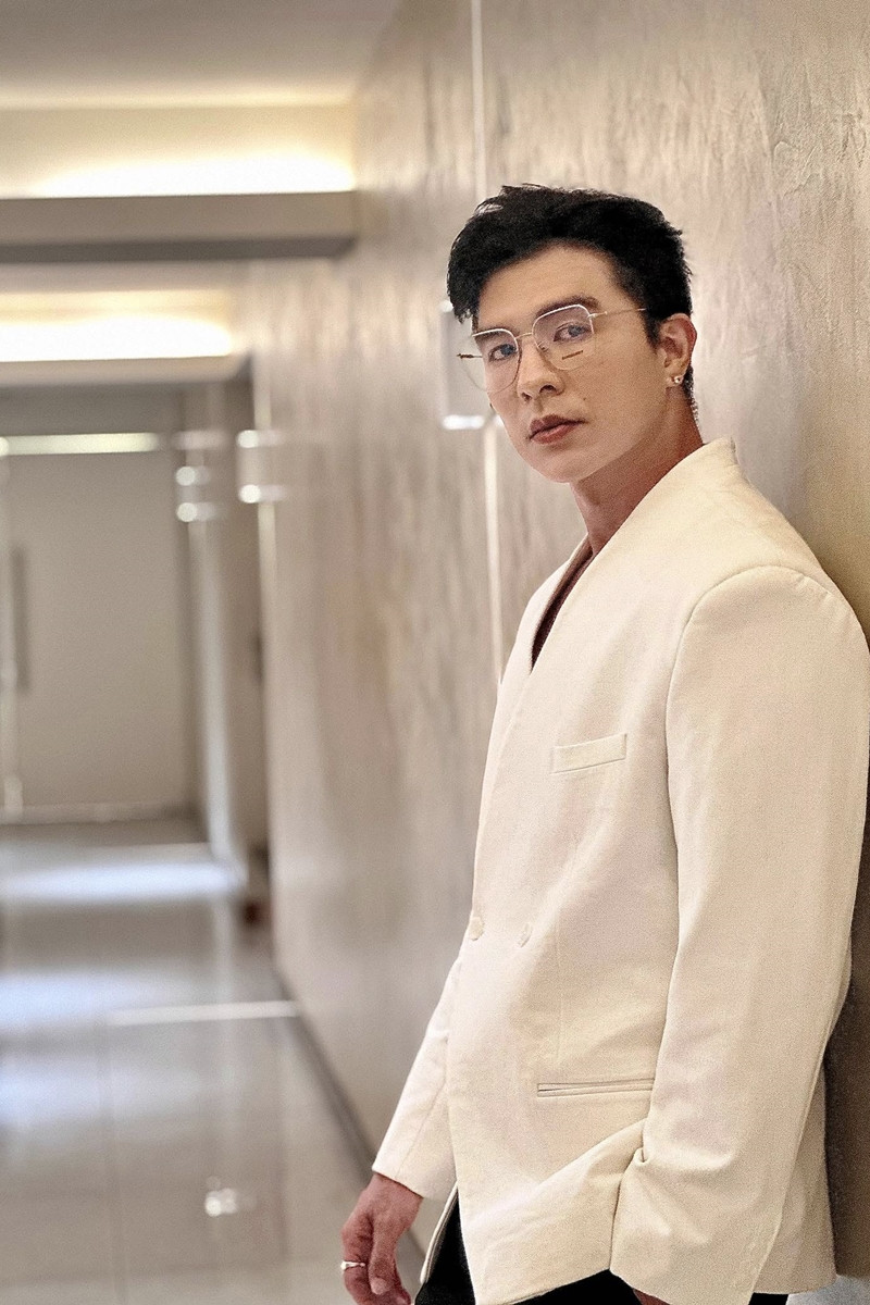 Mỹ nam 6 múi cao 1m78 hot nhất phim Mưa đỏ là ai?