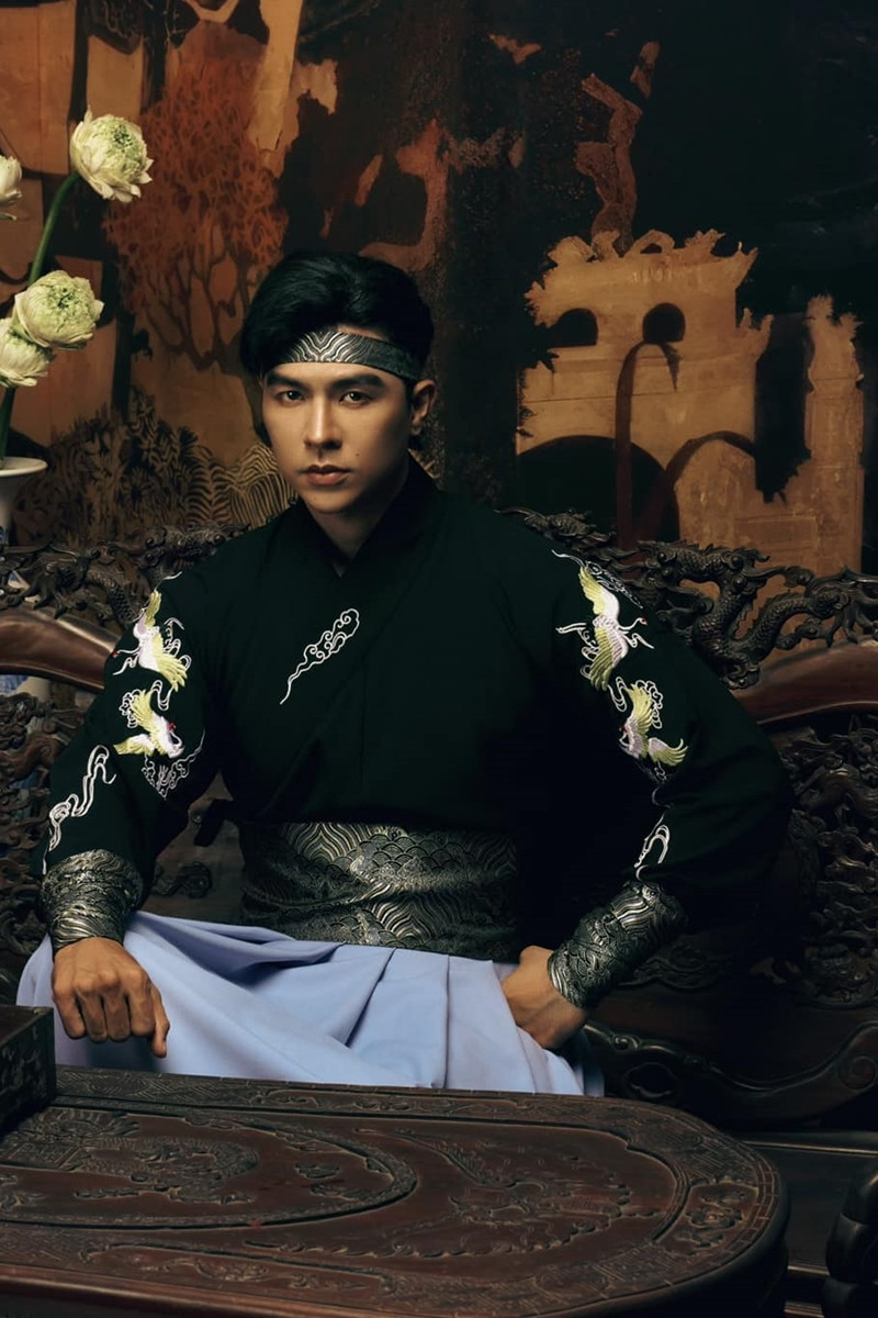 Mỹ nam 6 múi cao 1m78 hot nhất phim Mưa đỏ là ai?