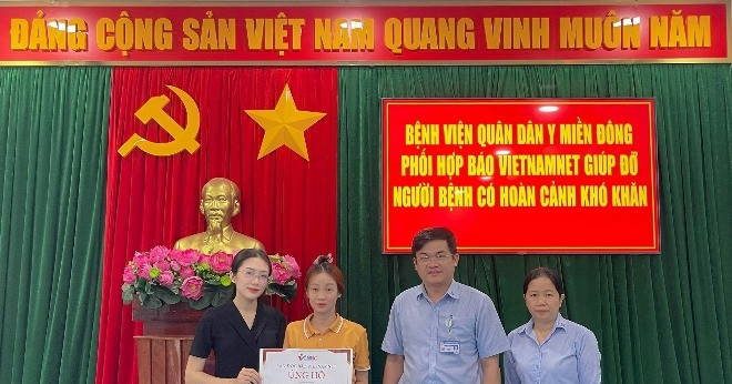 Bà Trịnh Thị Hồng được bạn đọc báo VietNamNet giúp đỡ hơn 28 triệu đồng