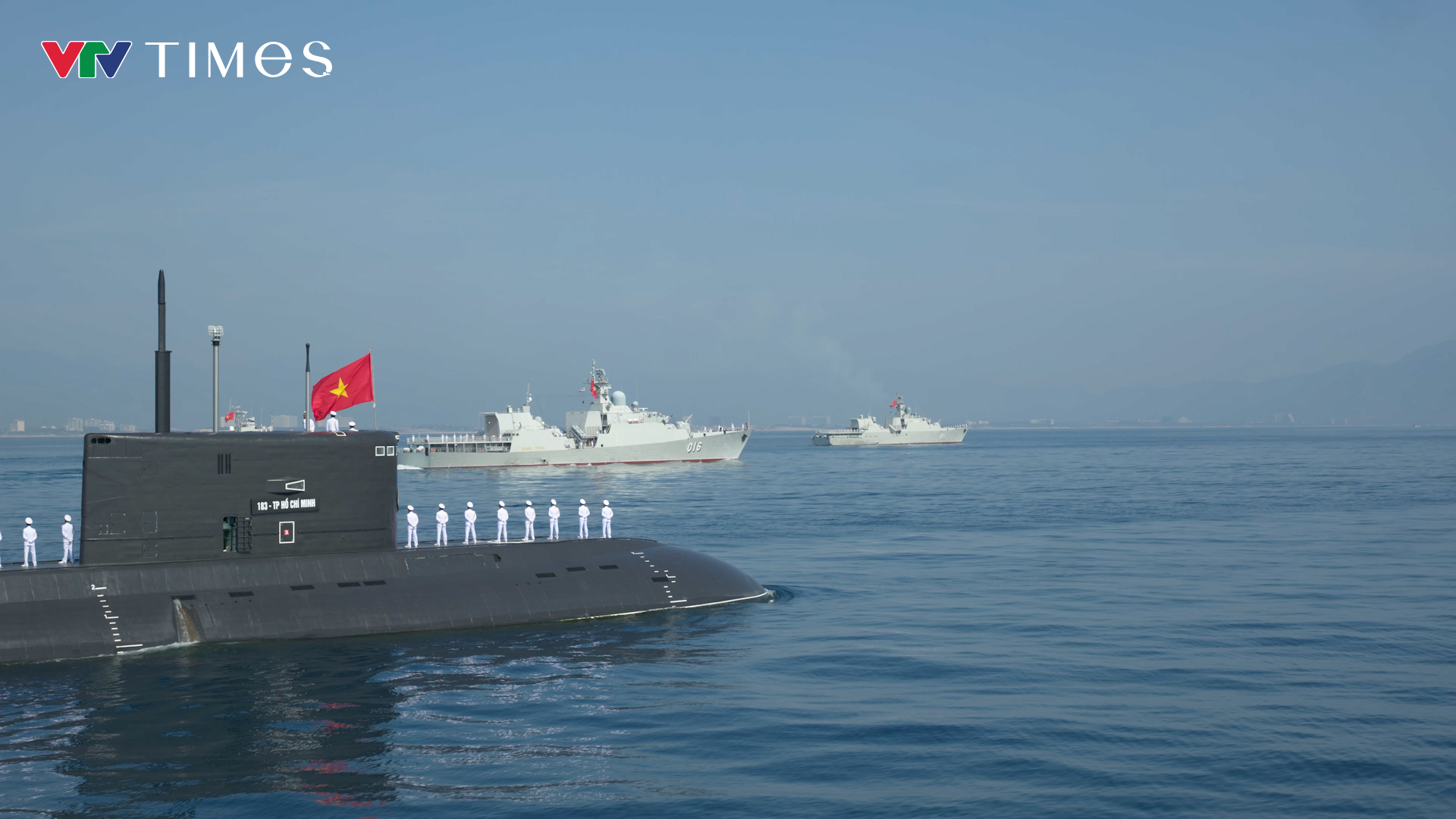 Thượng tướng Nguyễn Văn Nghĩa kiểm tra luyện tập diễu binh trên biển