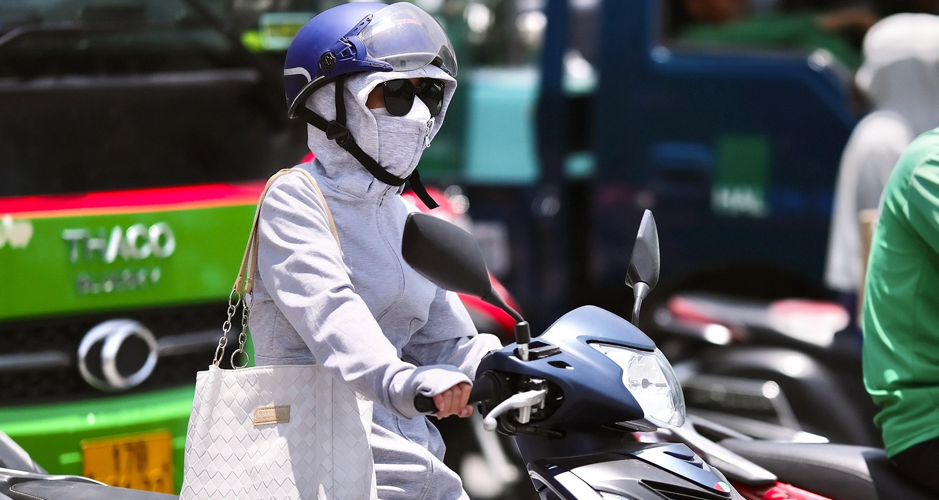 Bóp phanh xe máy thế nào cho an toàn, tránh bị 'vồ ếch'?