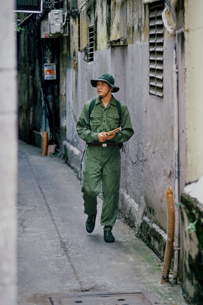 Đỗ Nhật Hoàng tiết lộ tính cách thật của dàn diễn viên trong Mưa đỏ