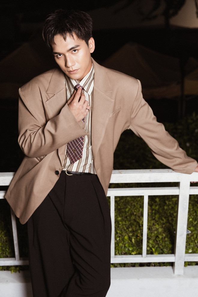 Đỗ Nhật Hoàng tiết lộ tính cách thật của dàn diễn viên trong Mưa đỏ