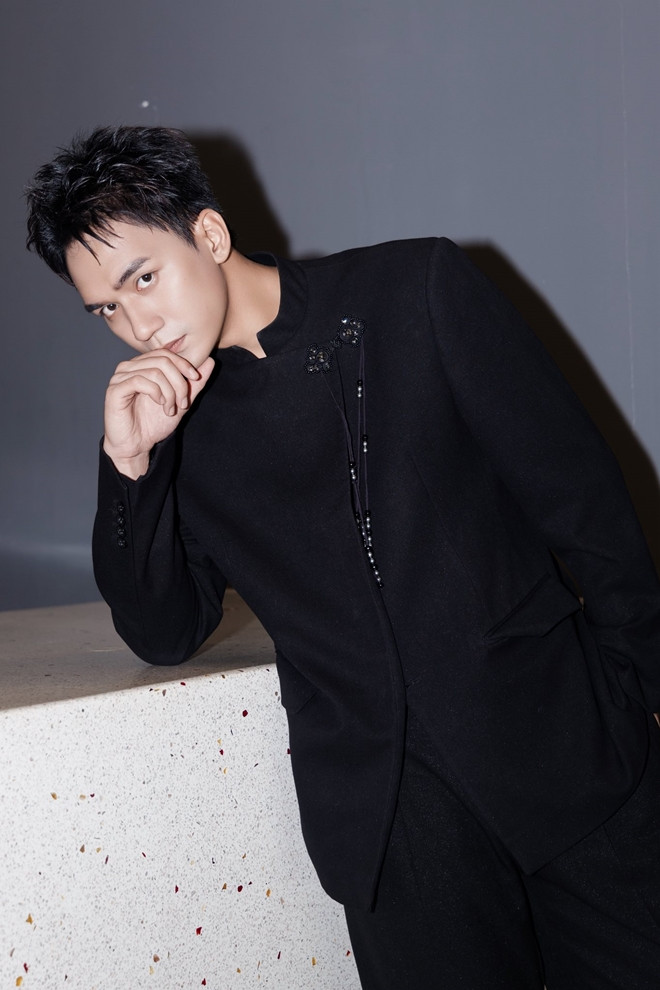 Đỗ Nhật Hoàng tiết lộ tính cách thật của dàn diễn viên trong Mưa đỏ