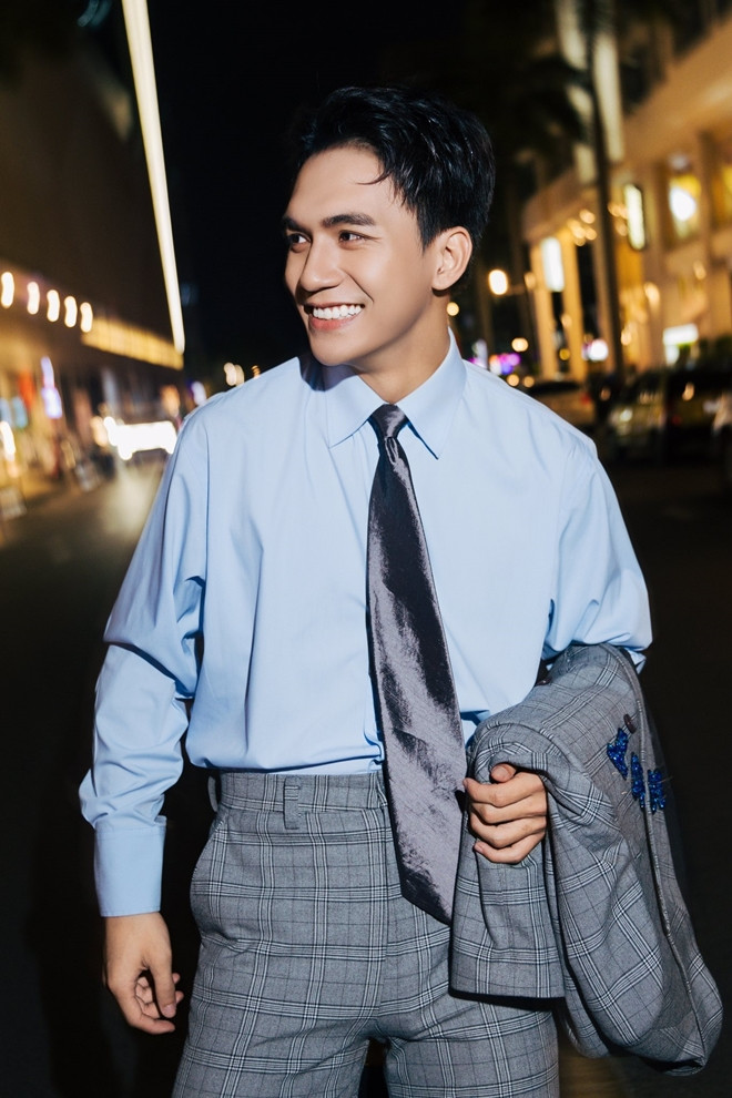 Đỗ Nhật Hoàng tiết lộ tính cách thật của dàn diễn viên trong Mưa đỏ