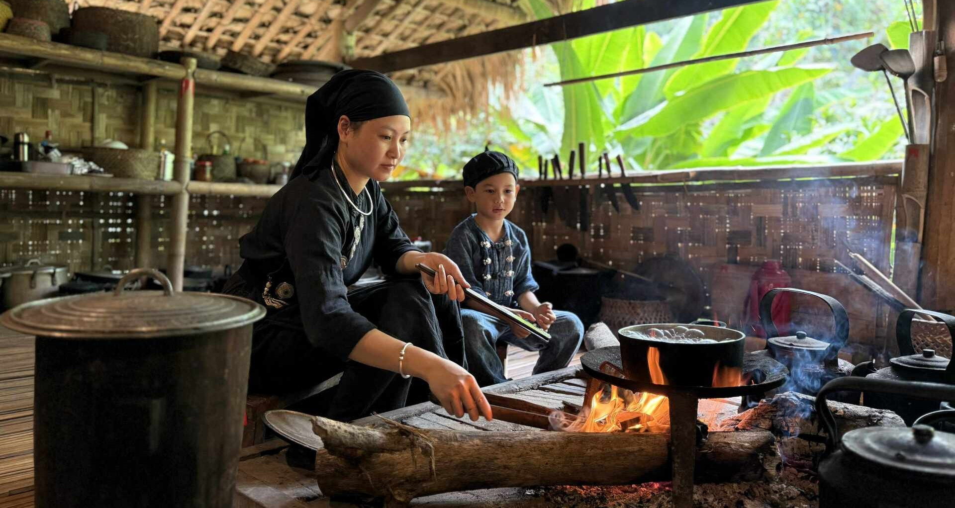 Đặc sản vàng đen, ốc leo núi trong mâm cỗ ở ngôi làng đặc biệt tại Thái Nguyên