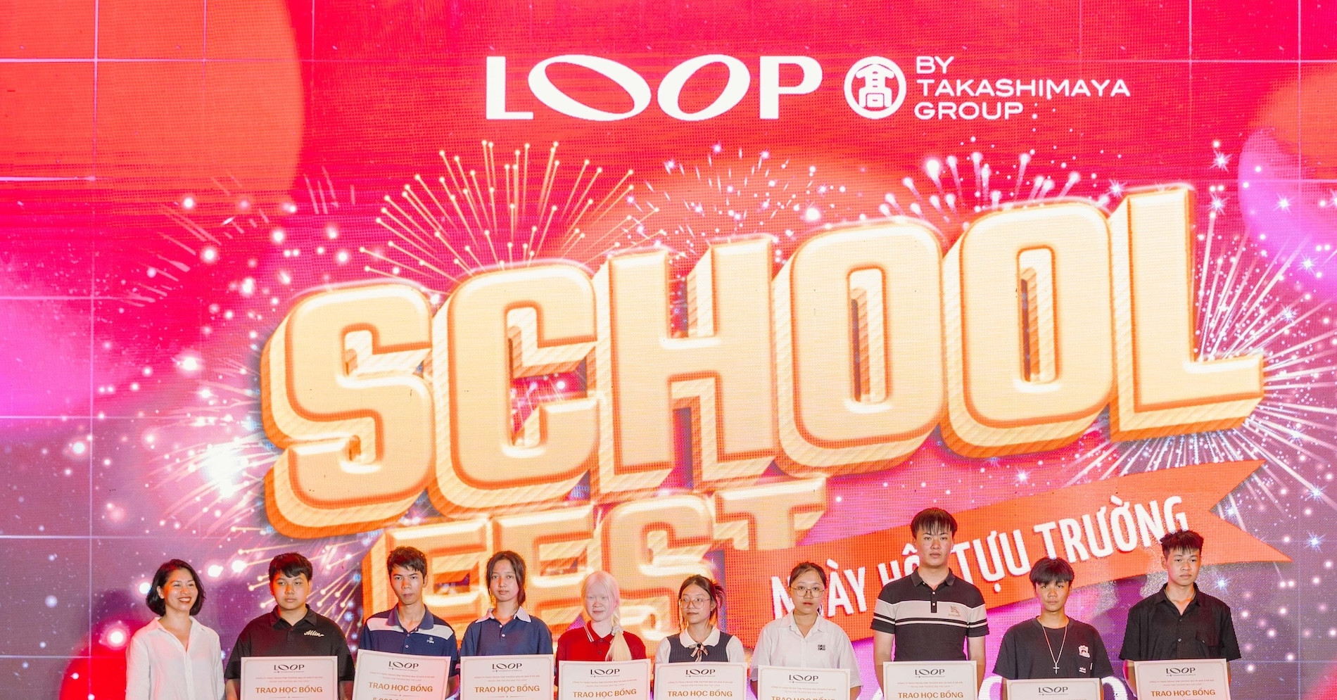 TTTM The Loop trao học bổng cho tân sinh viên Đại học Quốc Gia Hà Nội