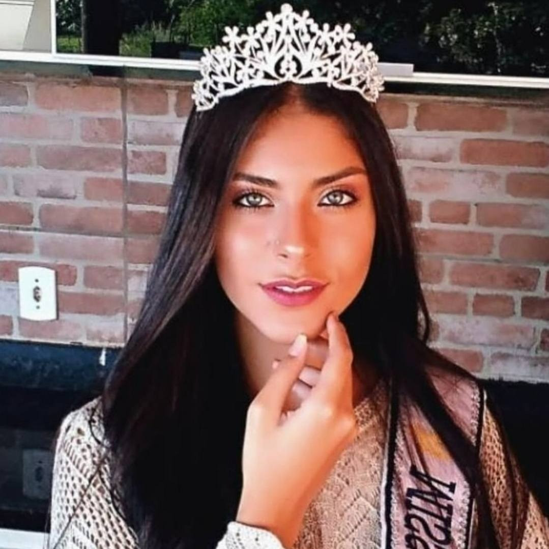 Hoa hậu từ bỏ sự nghiệp người mẫu, làm nữ tu ở tuổi 18