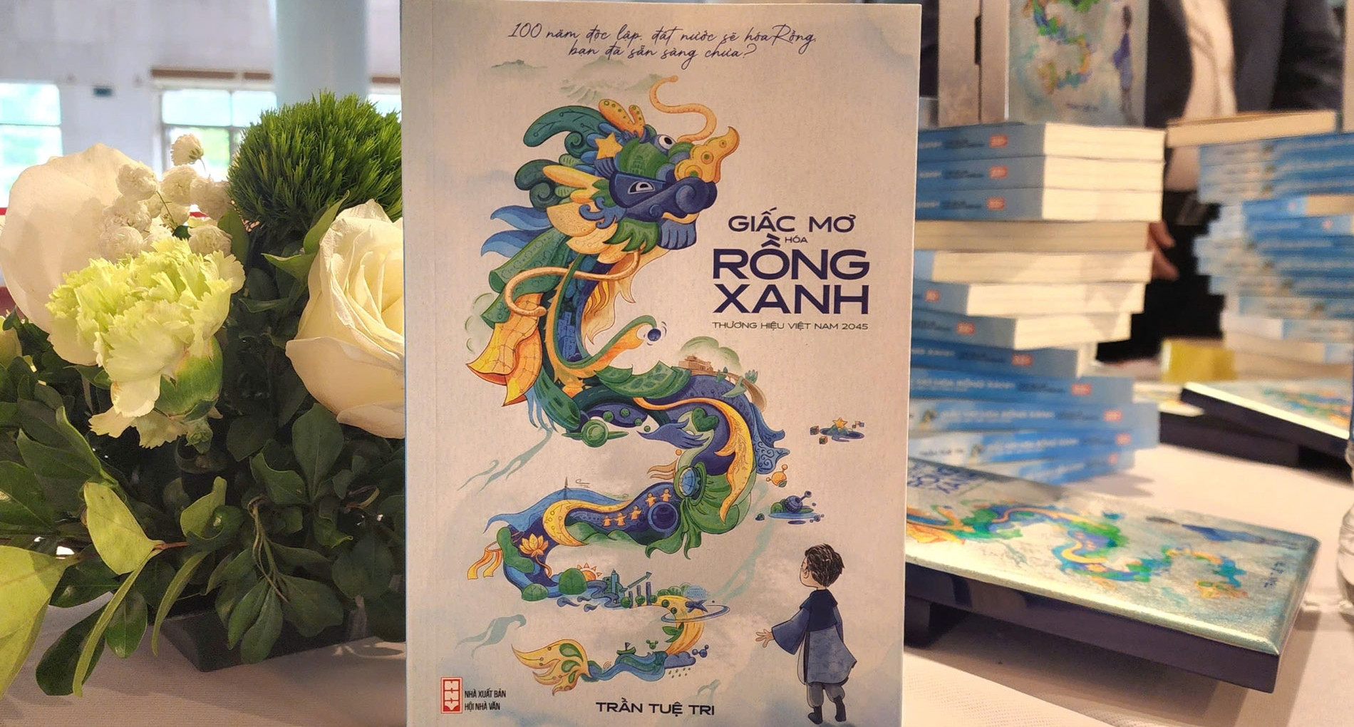 Ra mắt tác phẩm 'Giấc mơ hóa Rồng Xanh'