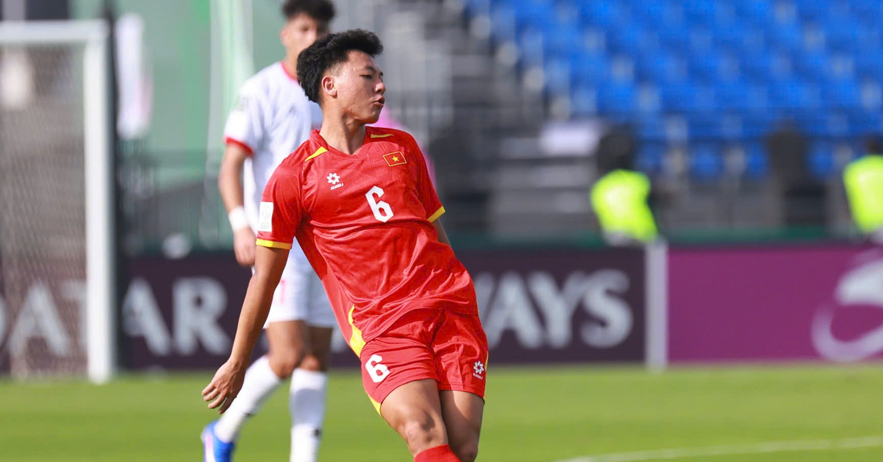 HLV Kim Sang Sik 'lệnh' U23 Việt Nam thắng Kyrgyzstan vào tứ kết