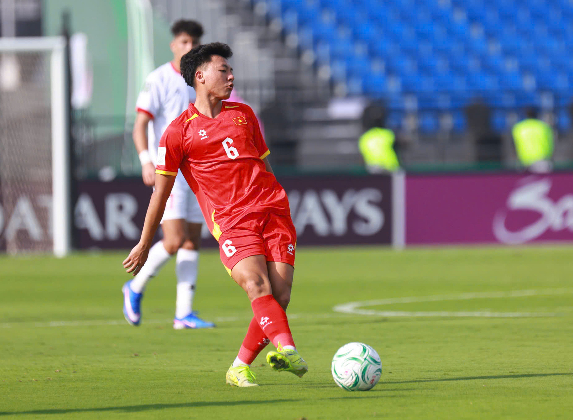 HLV Kim Sang Sik 'lệnh' U23 Việt Nam thắng Kyrgyzstan vào tứ kết