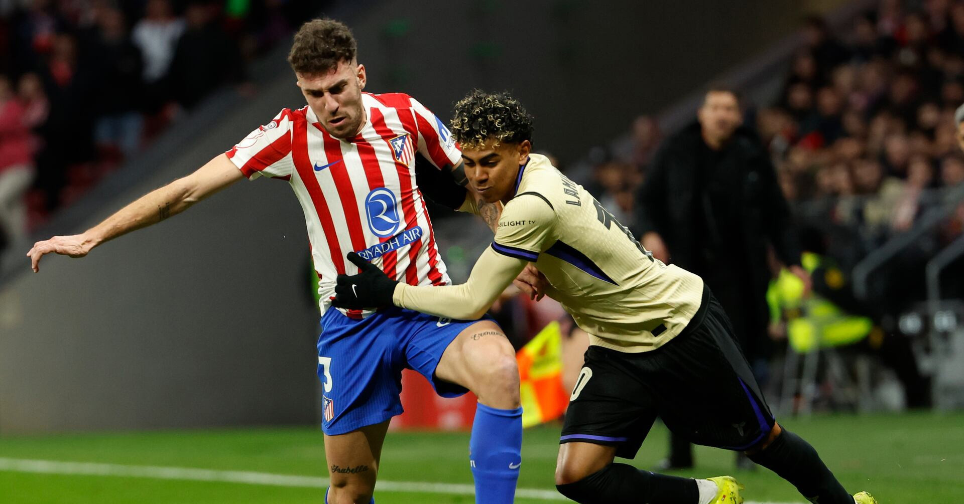 Barca và cái tát cho tham vọng ăn 3 của Hansi Flick