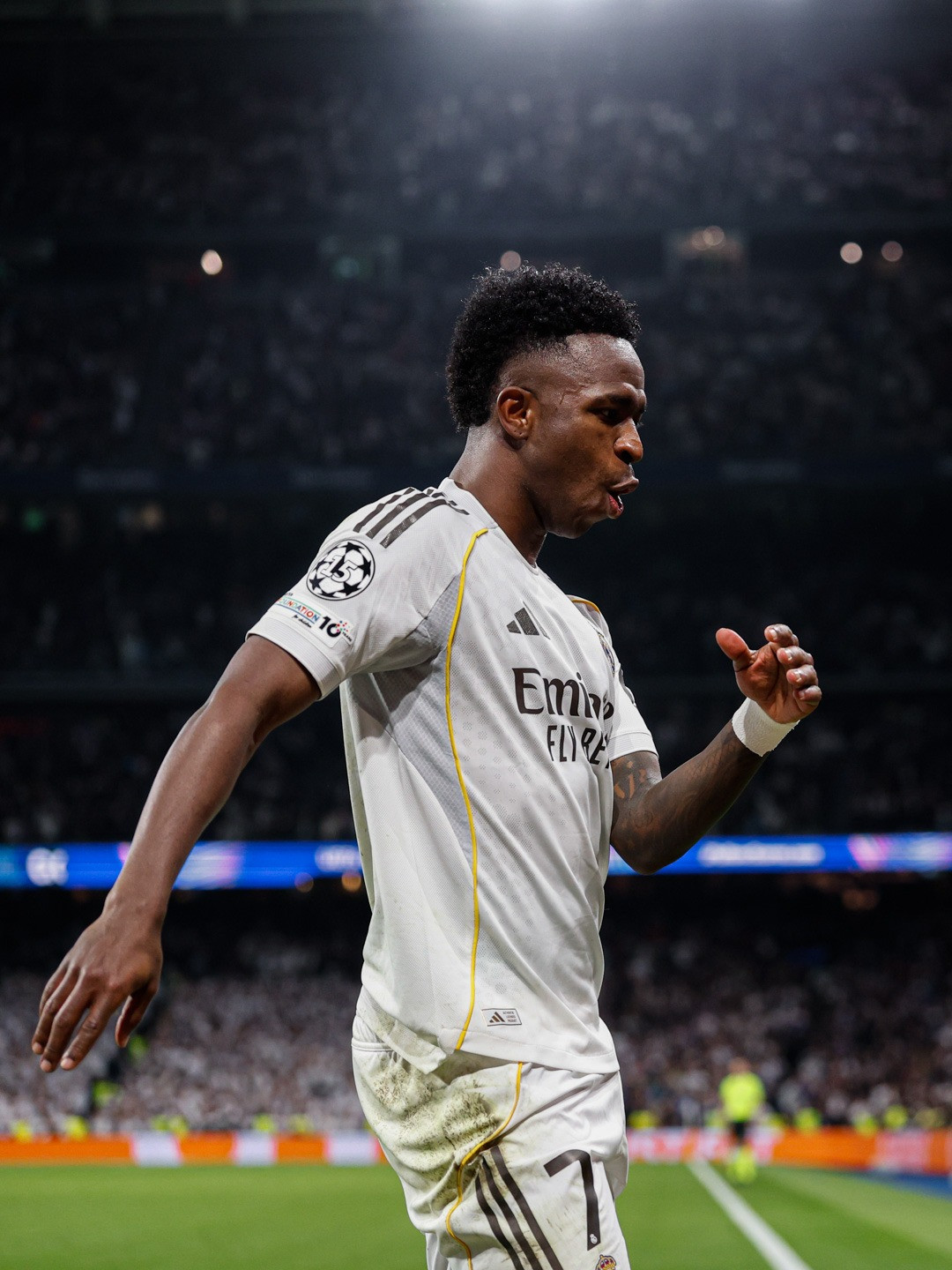 Vinicius marca, o Real Madrid elimina o Benfica e Mourinho da Liga dos ...