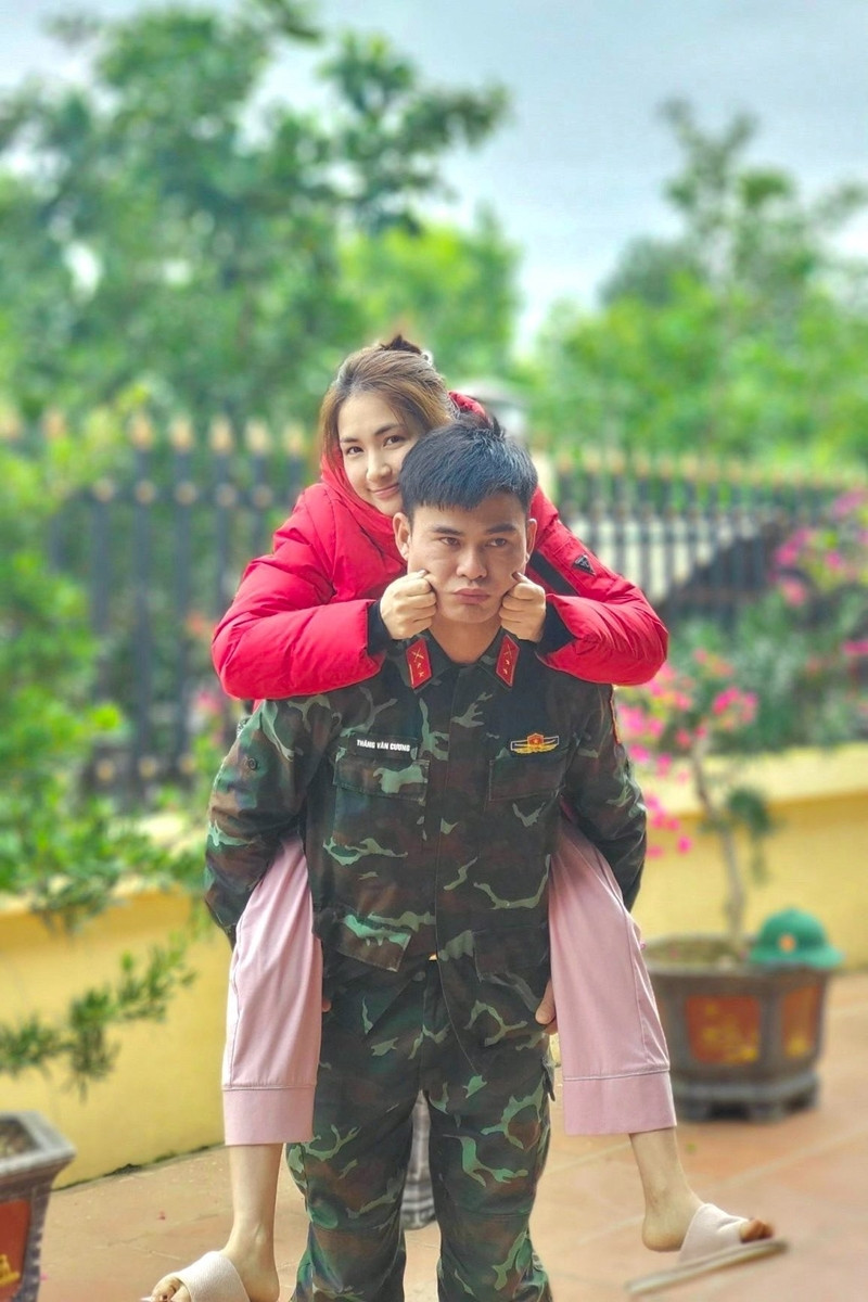 Captain Thang Van Cuong's message to Hoa Minzy, "I love you, my wife ...