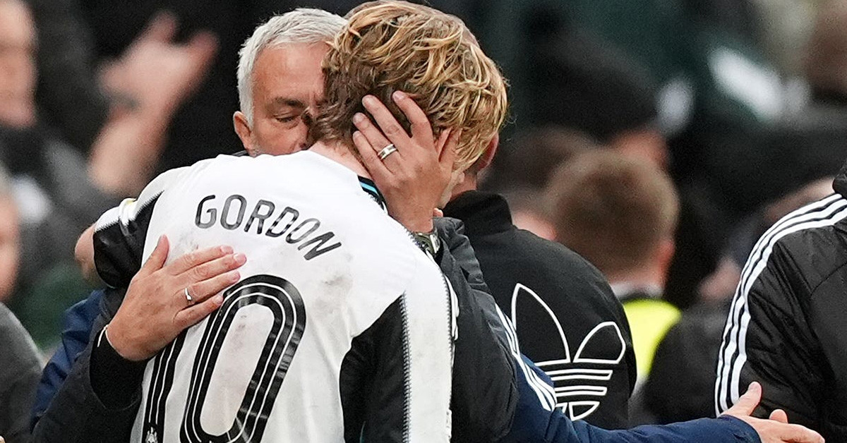 Anthony Gordon, fan ruột Mourinho và bom tấn của Barca