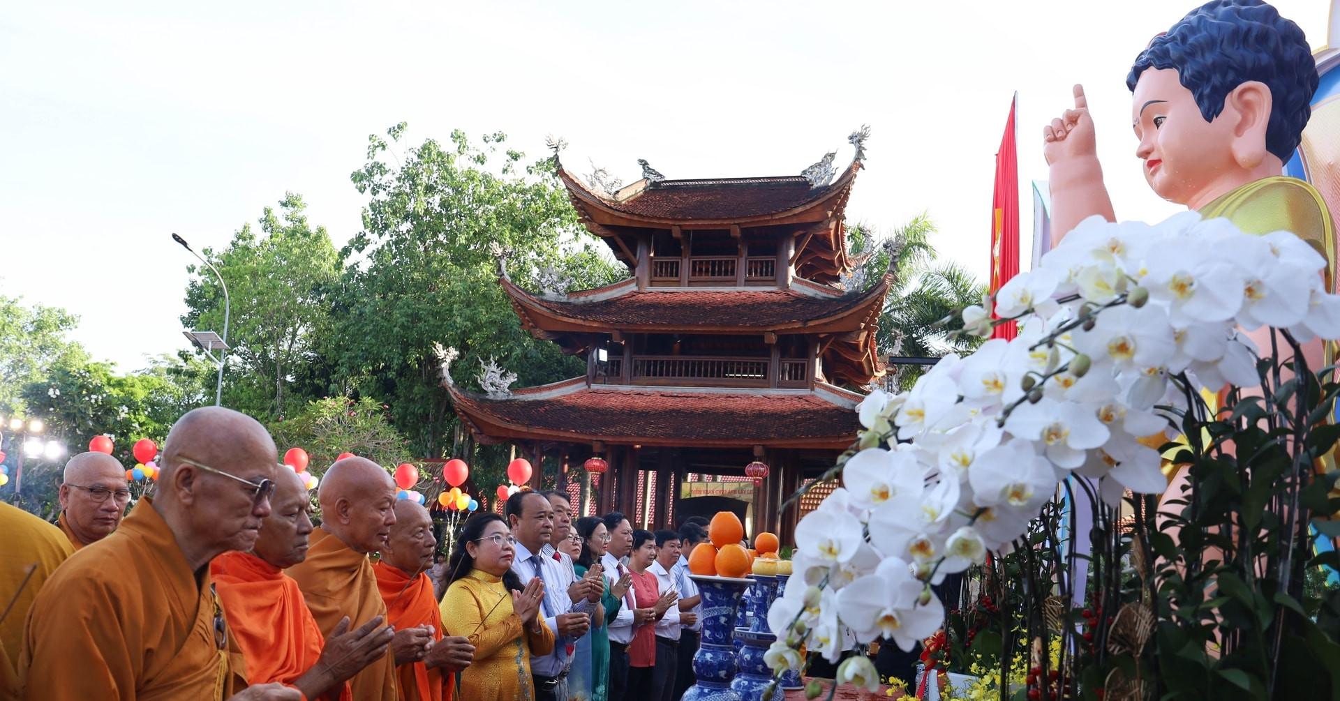 Thả bóng bay cầu nguyện quốc thái dân an đại lễ Phật đản