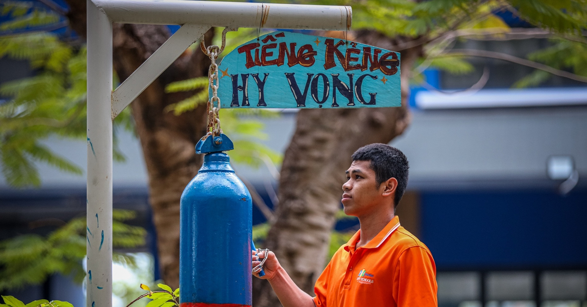 Tiếng kẻng đặc biệt và hành trình đến kỳ thi tốt nghiệp THPT của nam ...