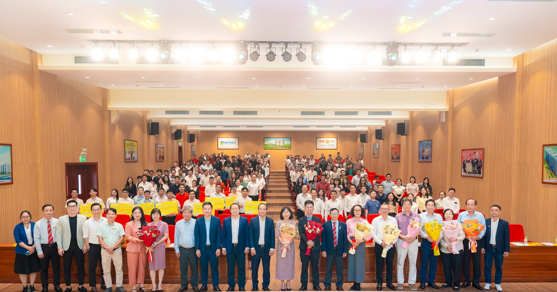 HUTECH khai giảng chương trình đào tạo Tiến sĩ, Thạc sĩ đợt 1 năm 2026
