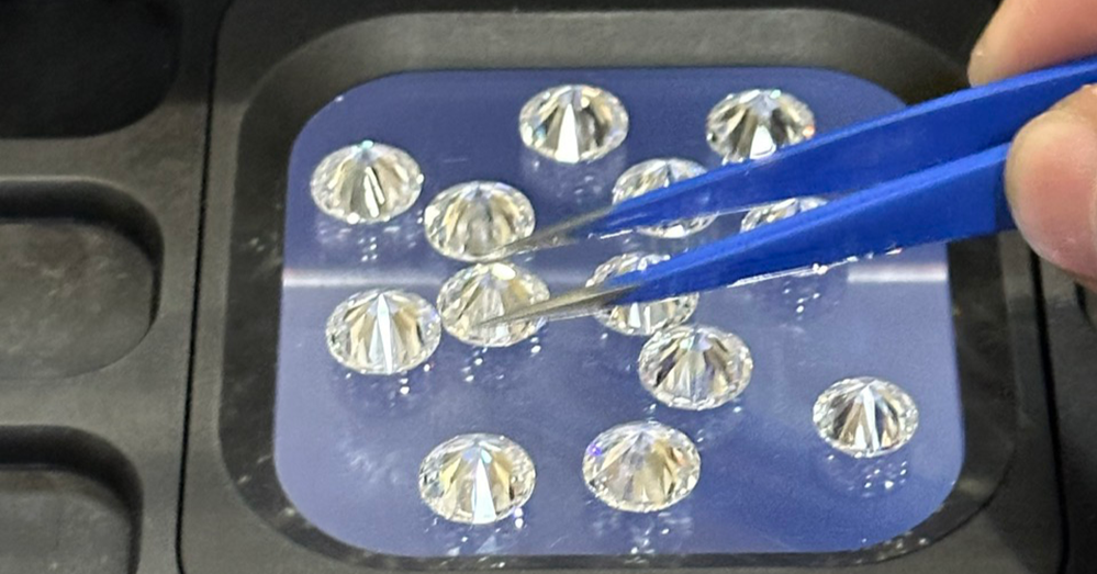 Police seize hundreds of diamonds in smuggling operation at Tan Son ...