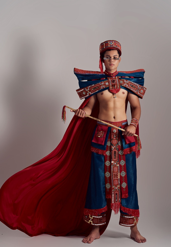 Cao Quoc Thang showcases VN culture at Mister Global 2024 in traditional attire