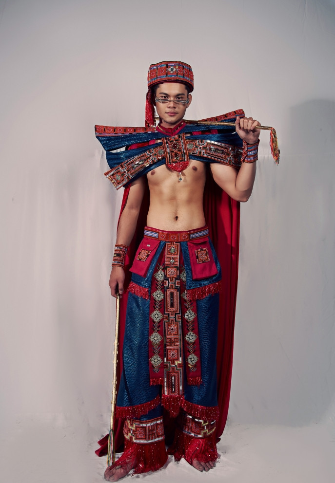 Cao Quoc Thang showcases VN culture at Mister Global 2024 in traditional attire