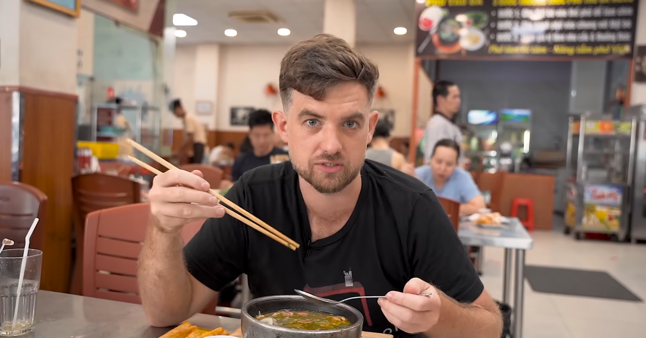 American chef lavishes praise on North-South fusion pho