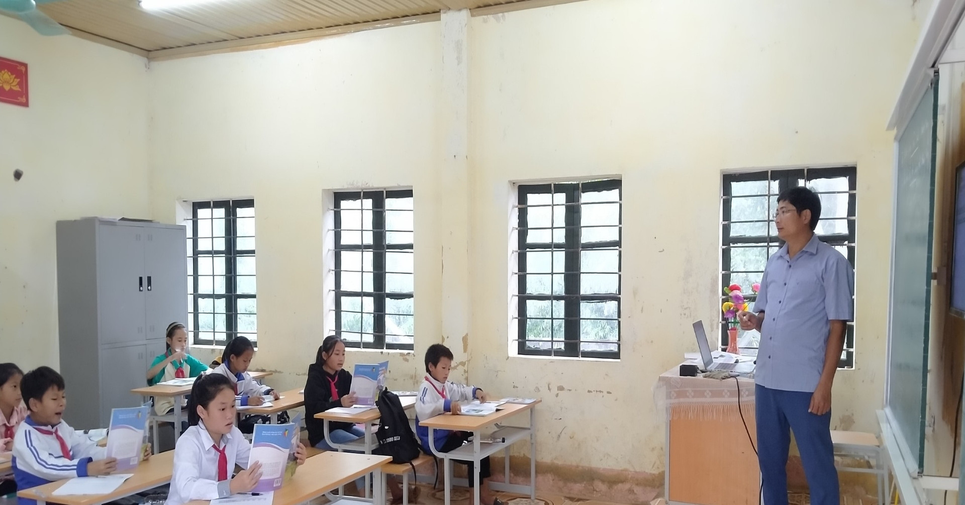 Three out of 10 teachers have extra classes: survey