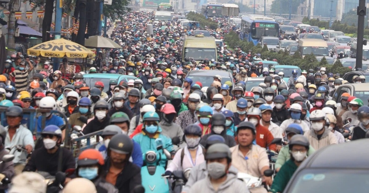 Severe traffic congestion grips Ho Chi Minh City as year-end approaches