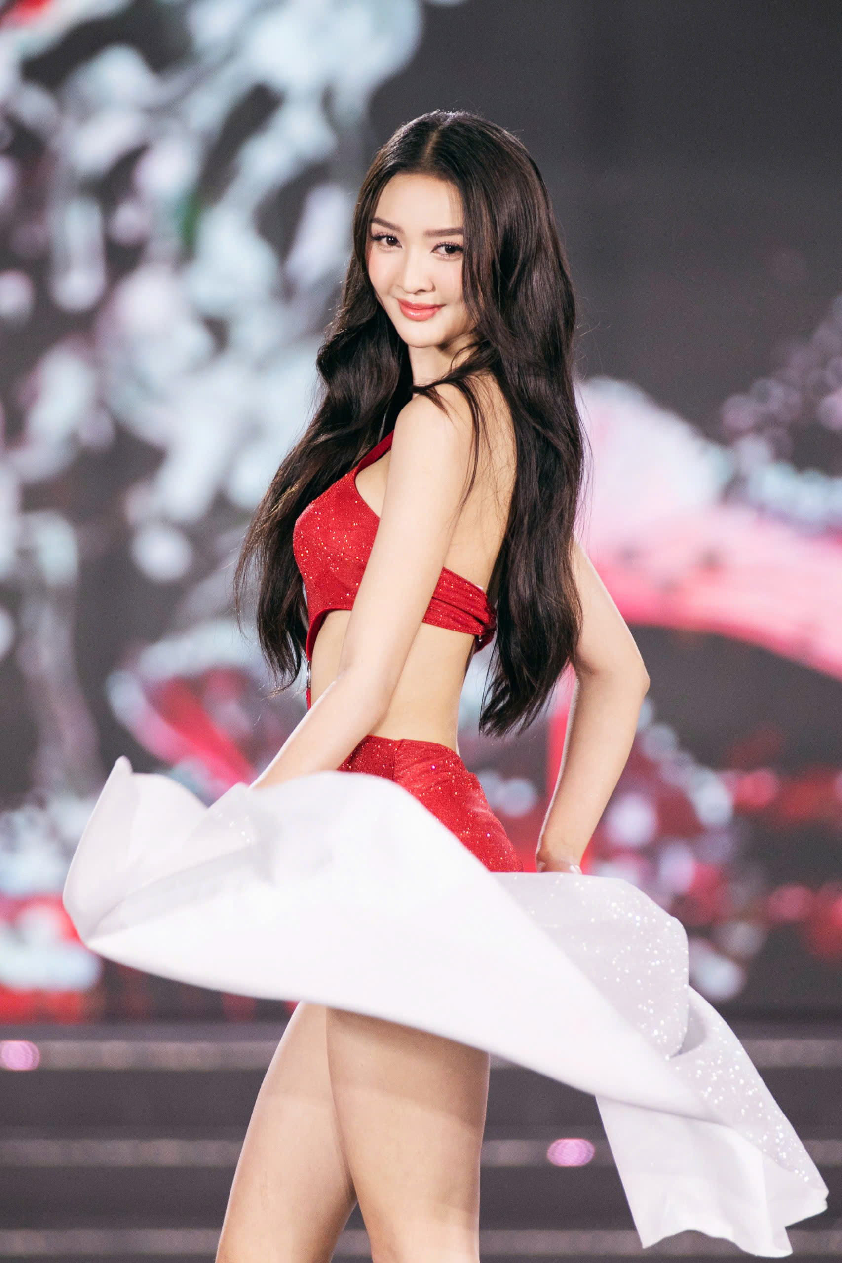 Nguyen Ngoc Kieu Duy wins Miss National Vietnam 2024 crown