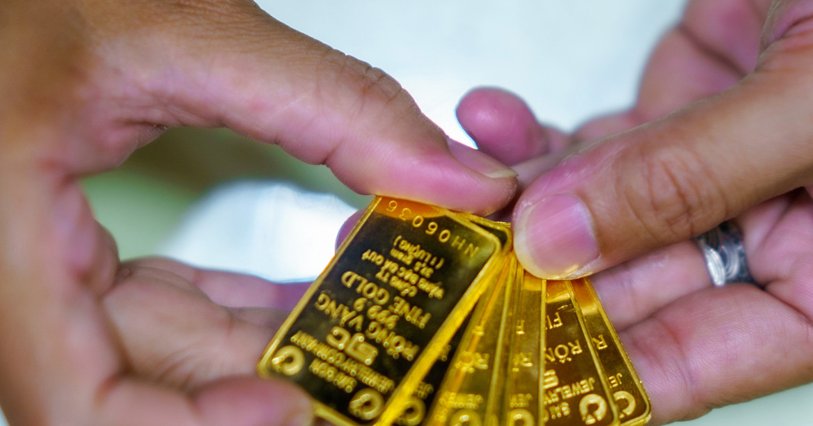 Eight bidders win the 6th gold auction