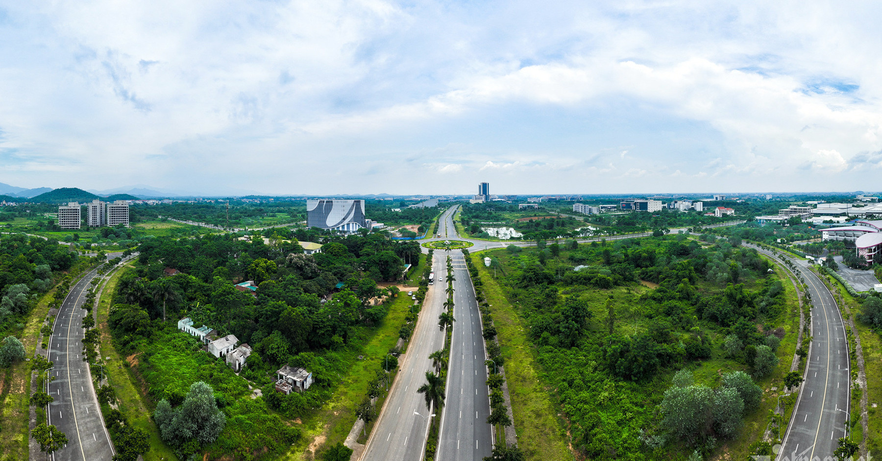 Hoa Lac Hi-tech Park to be developed into green tech district