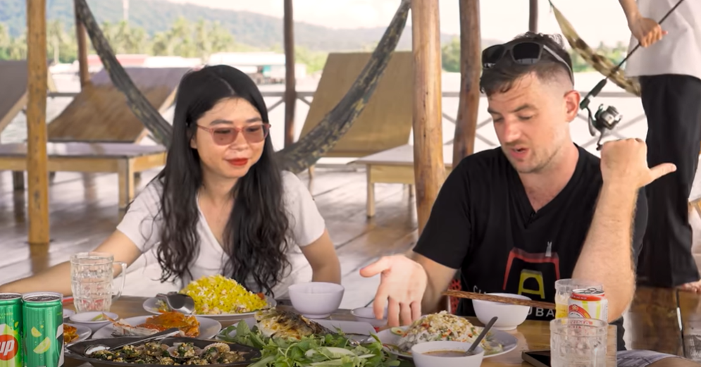 American chef visits floating restaurant in Phu Quoc, praises 'raw ...