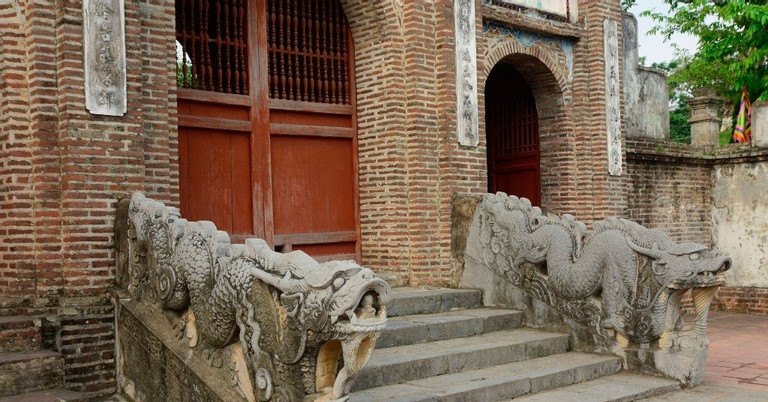 Original features of stone dragons recognized as national treasure